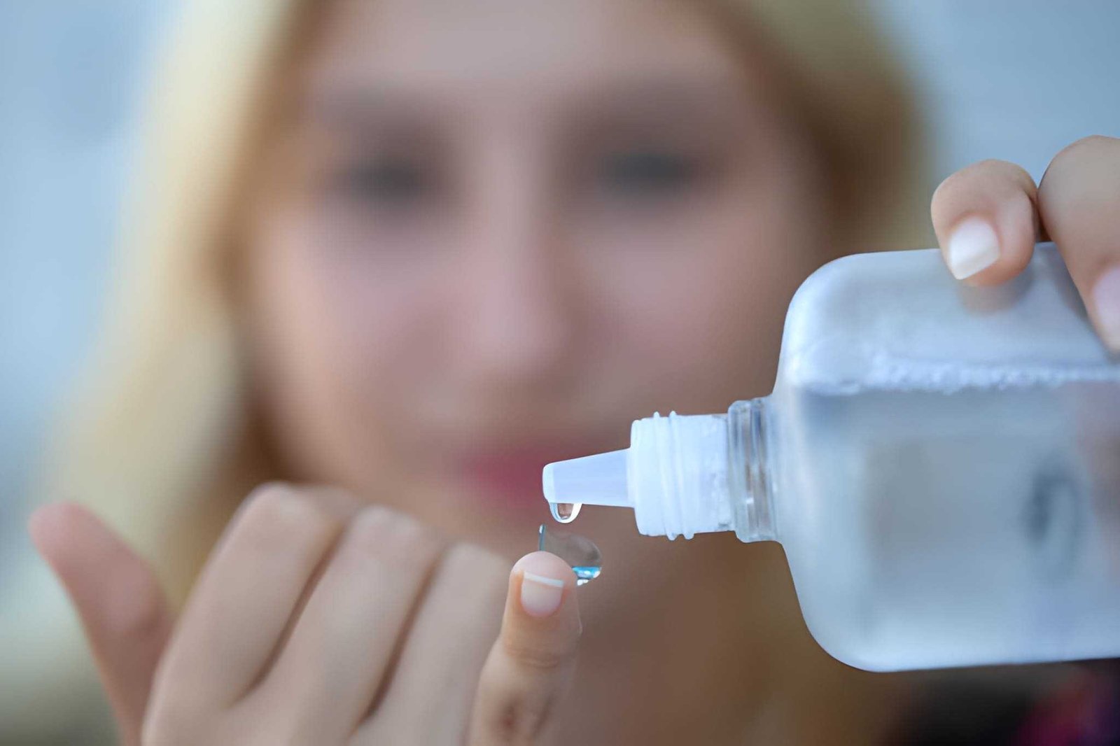 Best Contact Lens Solution for Dry Eyes: Top Picks in 2025